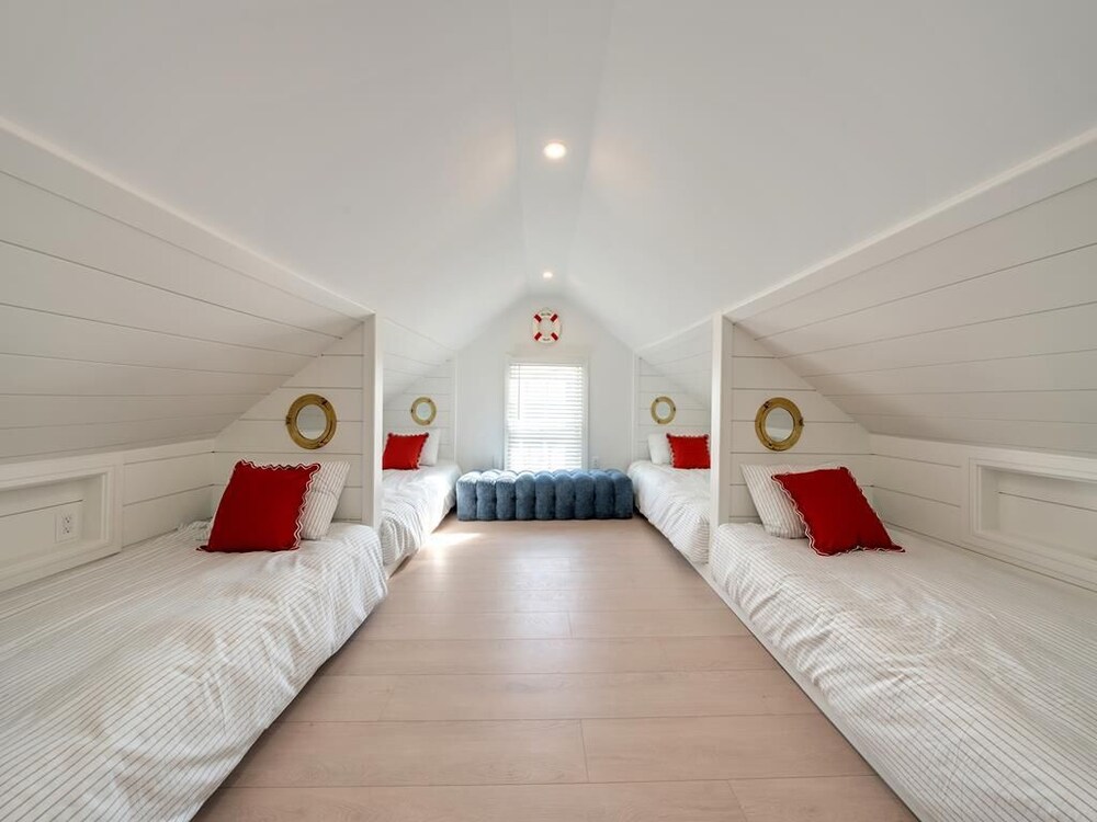 The Franklin Residence - Completely Renovated 7 Bedrooms - Close to ...
