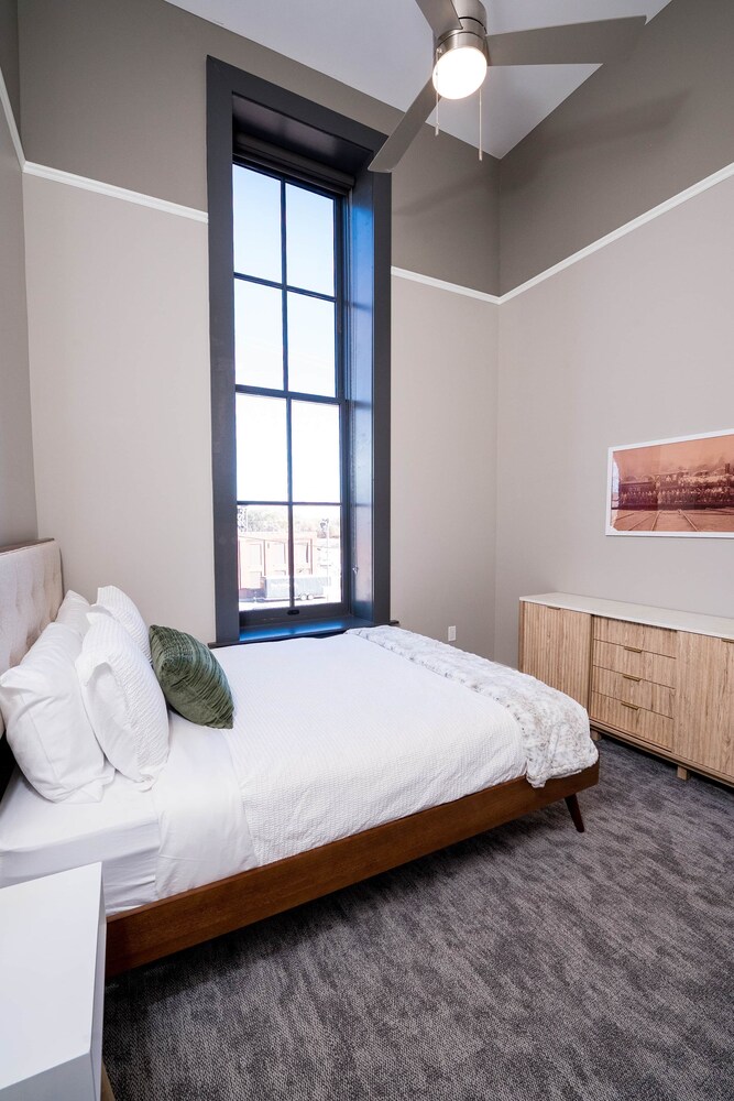Unit 205 - The Train Yard - Champaign | Vrbo