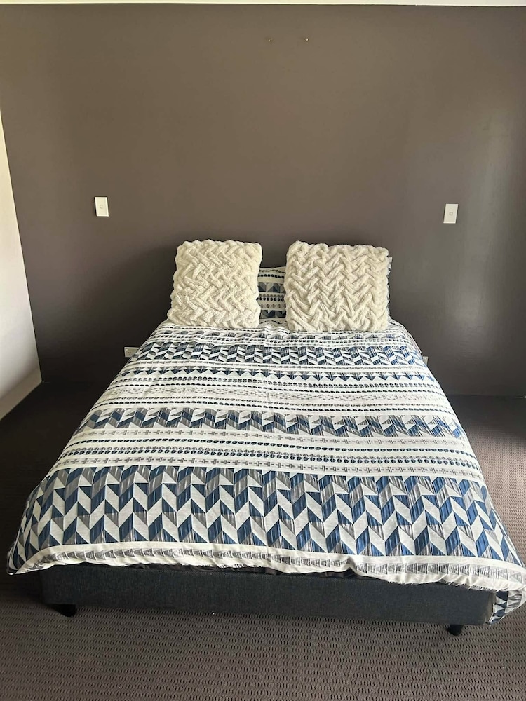 Luxury Falcon retreat Reviews, Deals & Photos 2026 - Vrbo