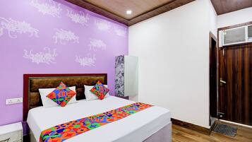 Quarto Deluxe | Lençóis de algodão egípcio, roupa de alta qualidade, cofre no quarto