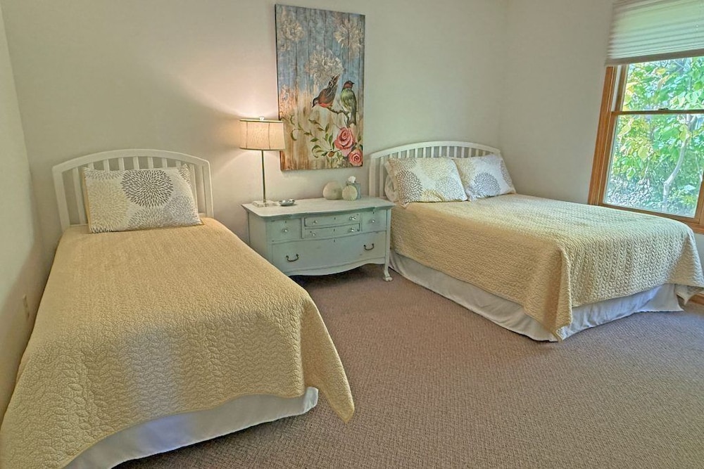 Lakefront North Bay Getaway w/ Private Beach - Kelleys Island | Vrbo