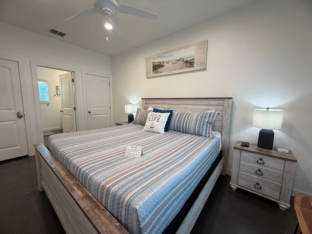 Gated in Village Walk, 2 Shared Heated Pools, Parking for 2, Pets ...