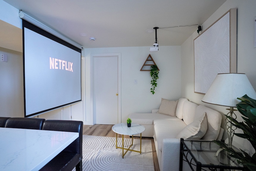 Newly Renovated Modern Private Suite W/ Workspace - Saskatchewan