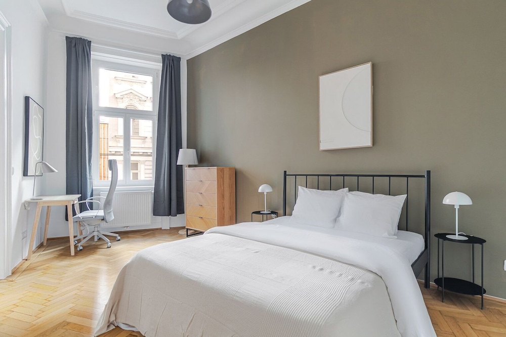 Blueground | Alsergrund, view, nr Votivkirche Reviews, Deals & Photos ...