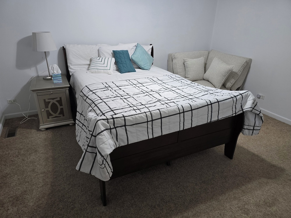 Stunning 4 BR modern AC home near Glen Flora Golf Course, 8 mts from ...