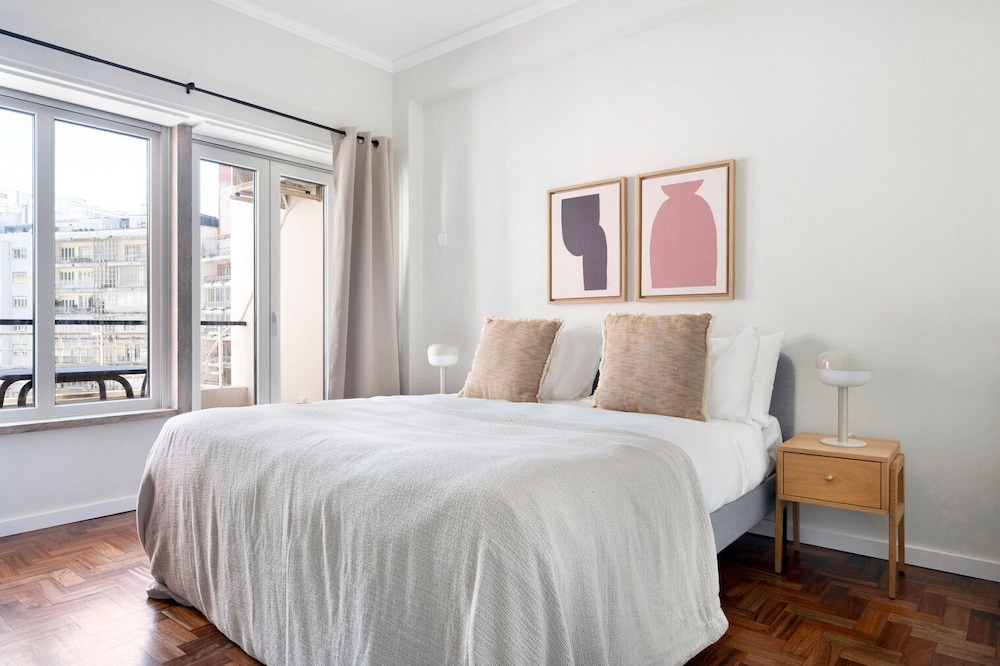 Blueground | São João de Brito, balcony, nr Parque Reviews, Deals ...