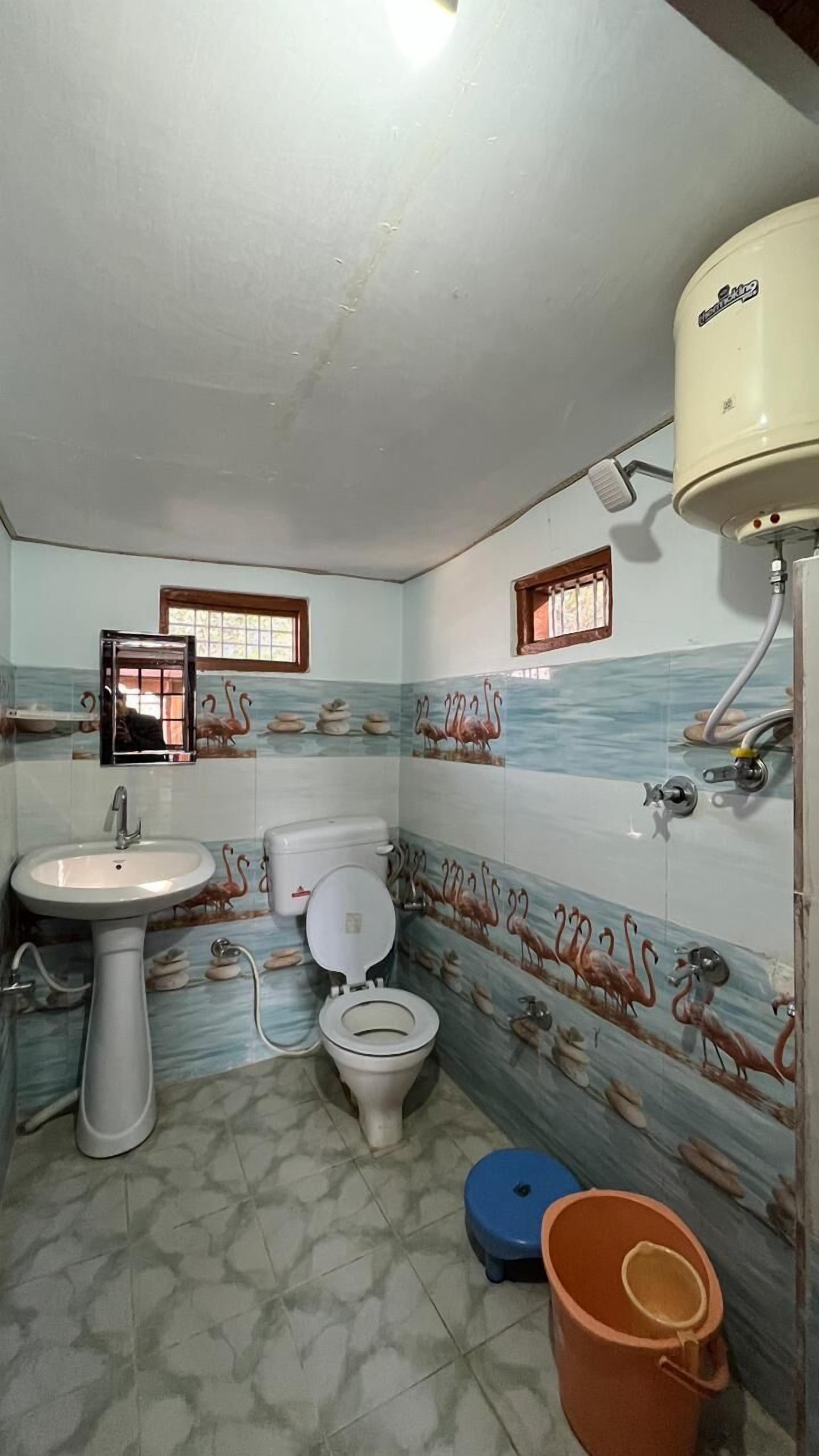 Chinelos, toalhas fornecidas, sabão 