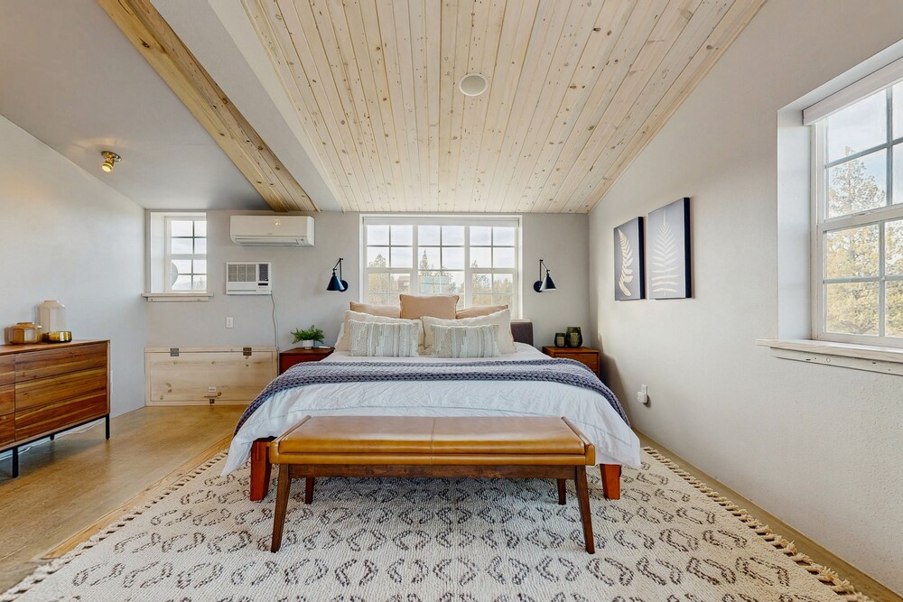 Stylish mountain home featuring pool table, horseshoe pit, and mountain ...