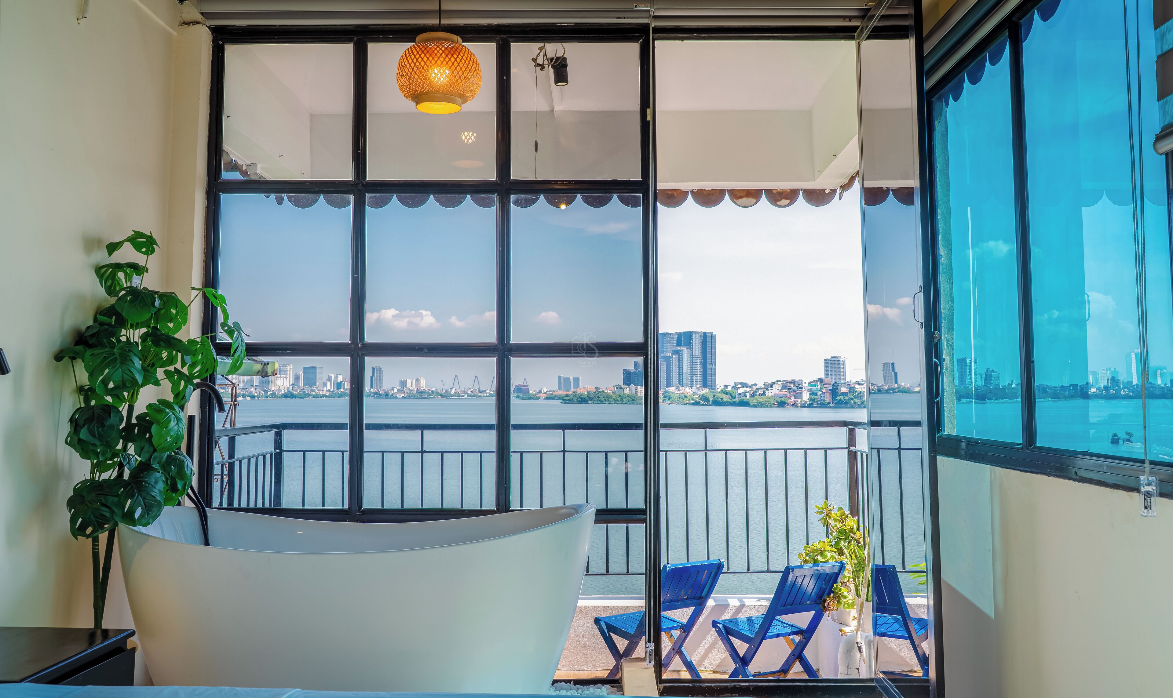 Quarto casal exclusivo, sacada, vista para o lago | Wi-Fi de cortesia, roupa de cama