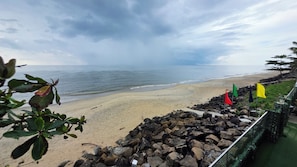 Quarto casal, 1 cama Queen e sofá-cama, sacada, vista para o mar | Vista da sacada
