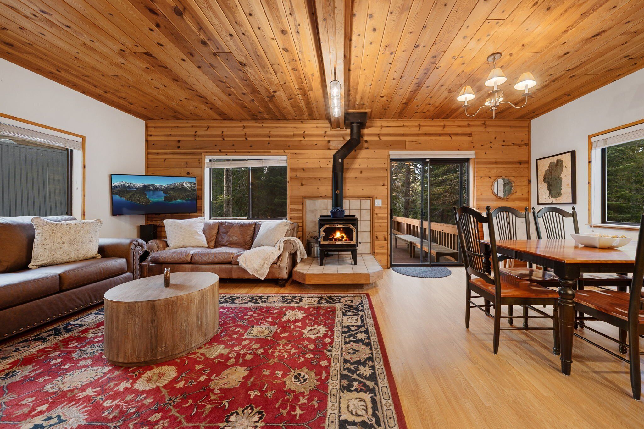 Winter's Wonderland - Private Hot Tub, Dog Friendly, Close To Td Downhill And Newly Remodeled - Lake Tahoe