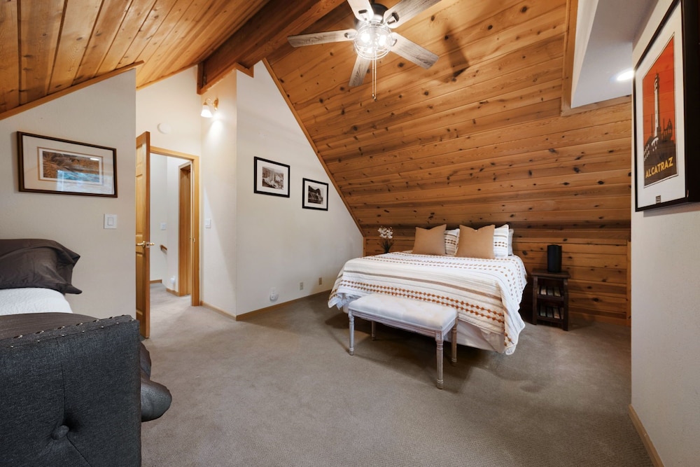 Private Hot Tub, Dog Friendly, Close to TD Downhill and Newly Remodeled ...