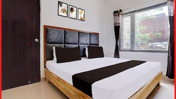 Quarto casal luxo, ar-condicionado | Roupas de cama antialérgicas, escrivaninha, quartos à prova de som