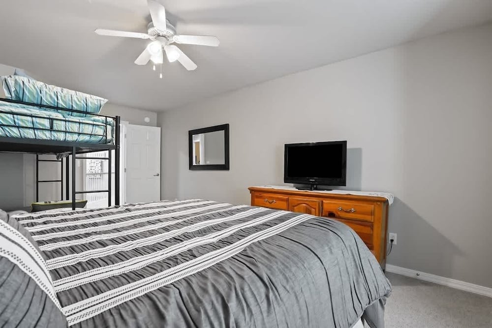 Spacious 6-bedroom house in quiet Eagle neighborhood. Reviews, Deals ...