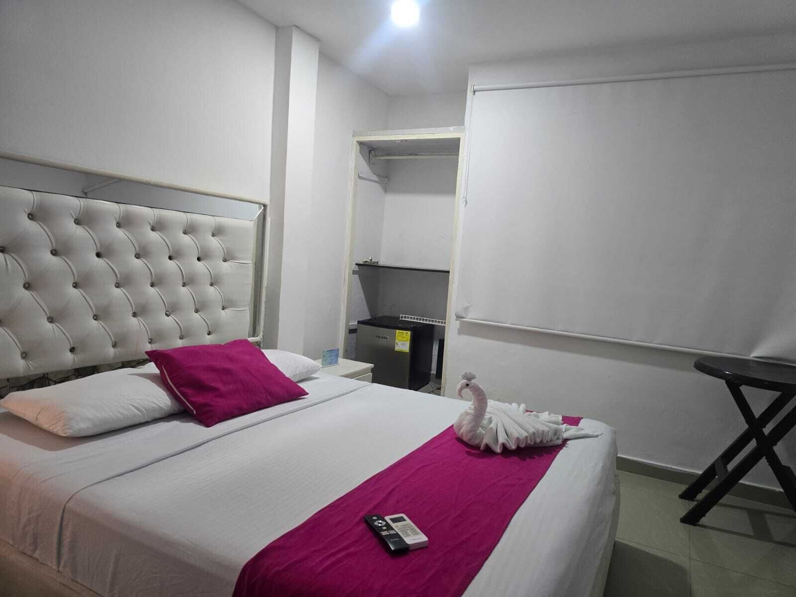 Quarto Triplo Básico | Ferro/tábua de engomar, Wi-fi grátis, roupa de cama fornecida 