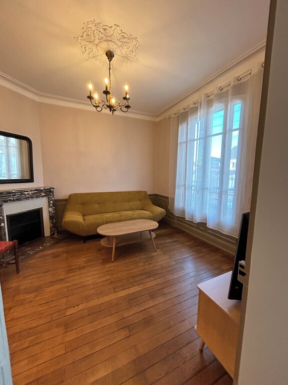 Town House With Courtyard And Garden Close To Shops. - Romorantin-Lanthenay