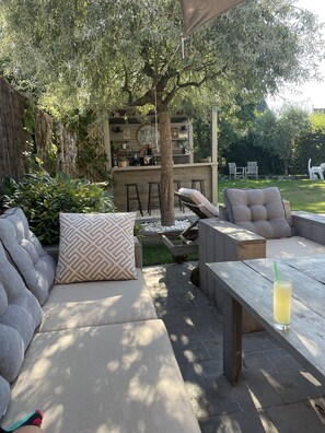 Dormitório compartilhado, 1 quarto, para fumantes, vista para o jardim | Terraço/pátio