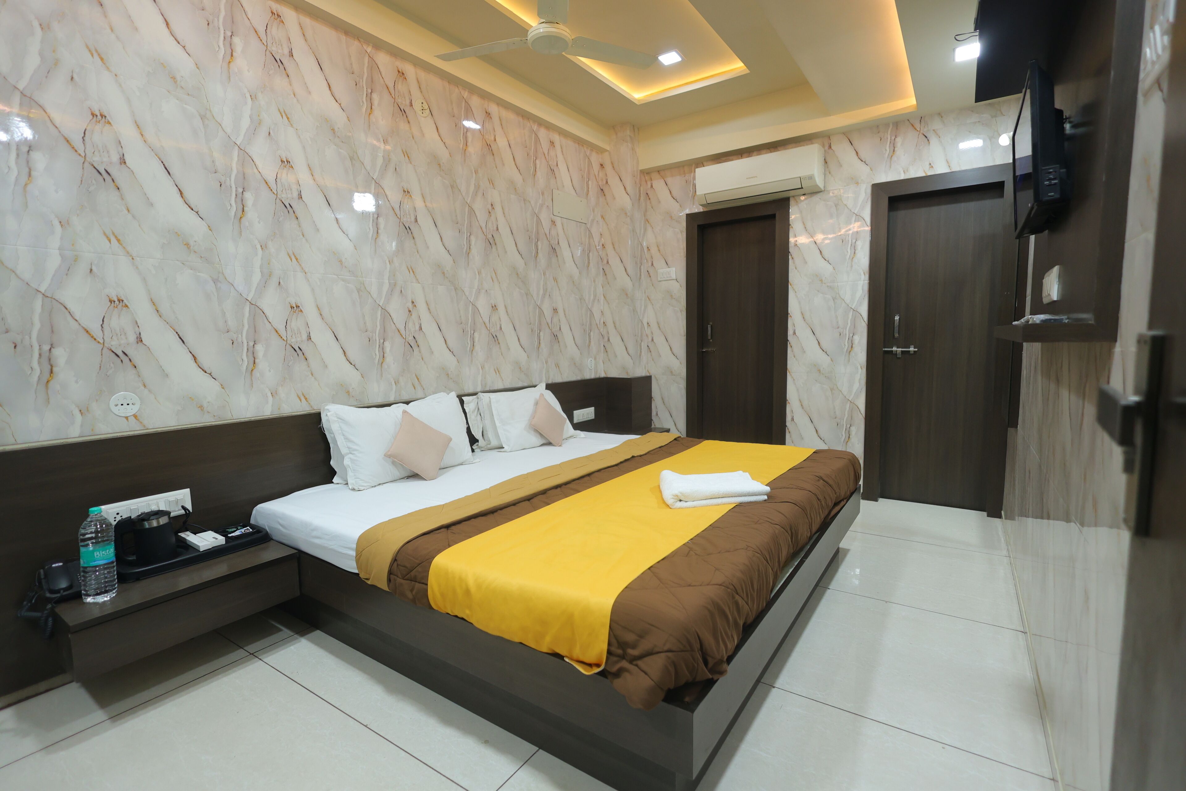 Quarto luxo | Escrivaninha, Wi-Fi, roupa de cama