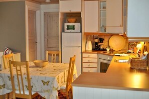 Apartamento, 1 quarto, varanda, vista para o jardim | Sala de jantar