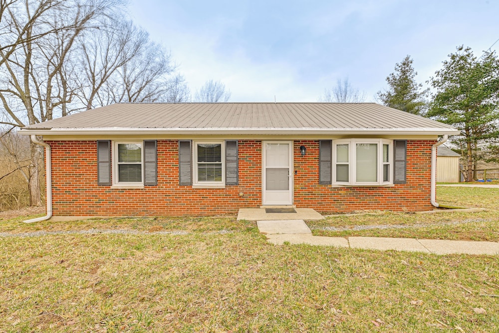 Fire Pit + Yard: Peaceful Bluegrass Escape! - Kentucky