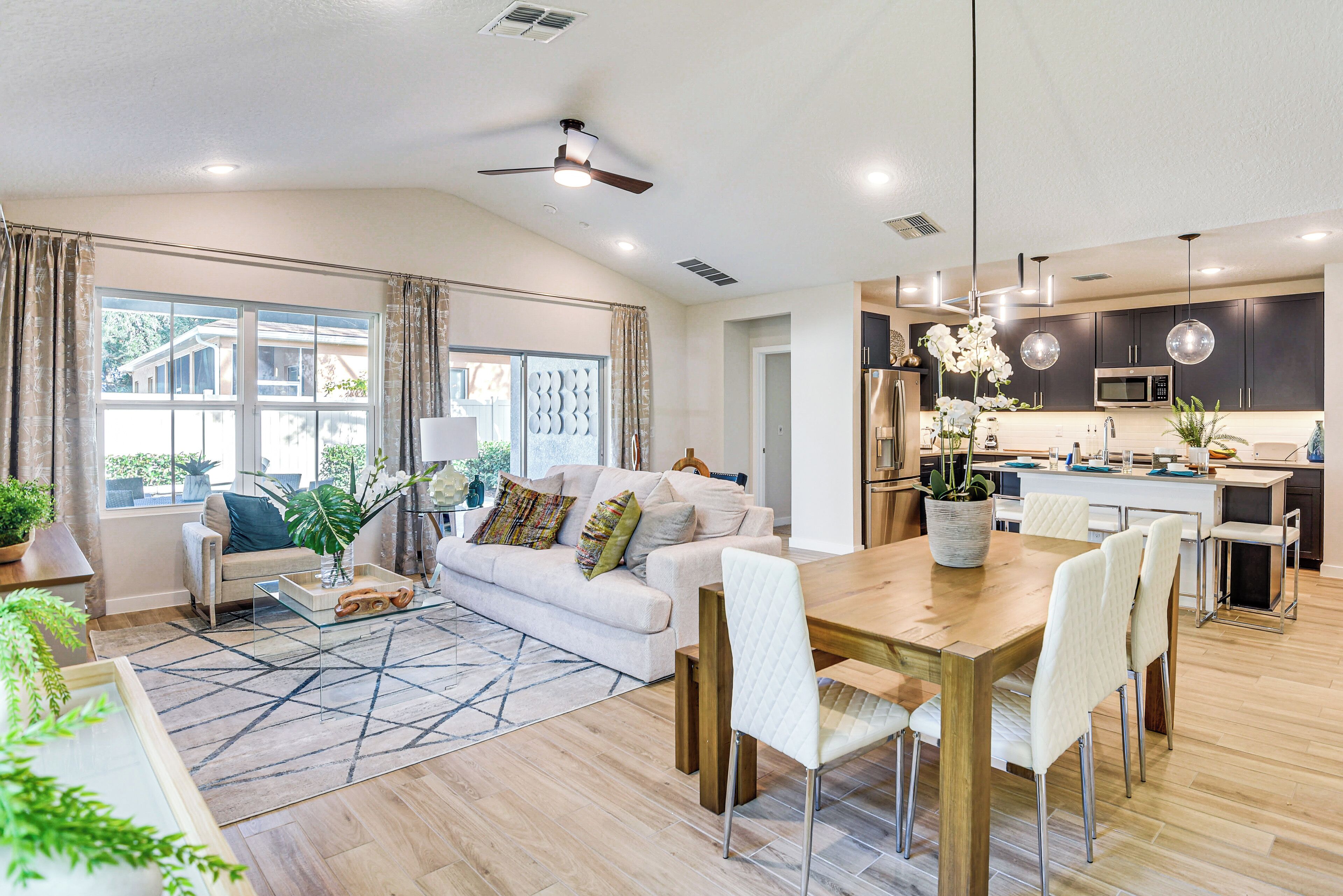 Fachada da propriedade. 8 Mi to Beach! Stylish Palm Coast Home w/ Patio