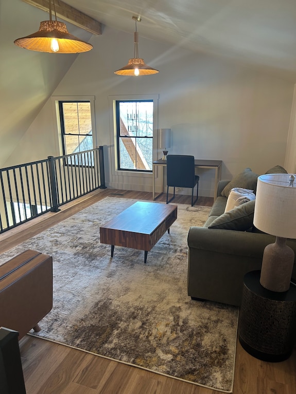 Cozy 2-bedroom Modern Cottage On 60 Acres With Pond In Saint Clairsville, Ohio - 벨몬트