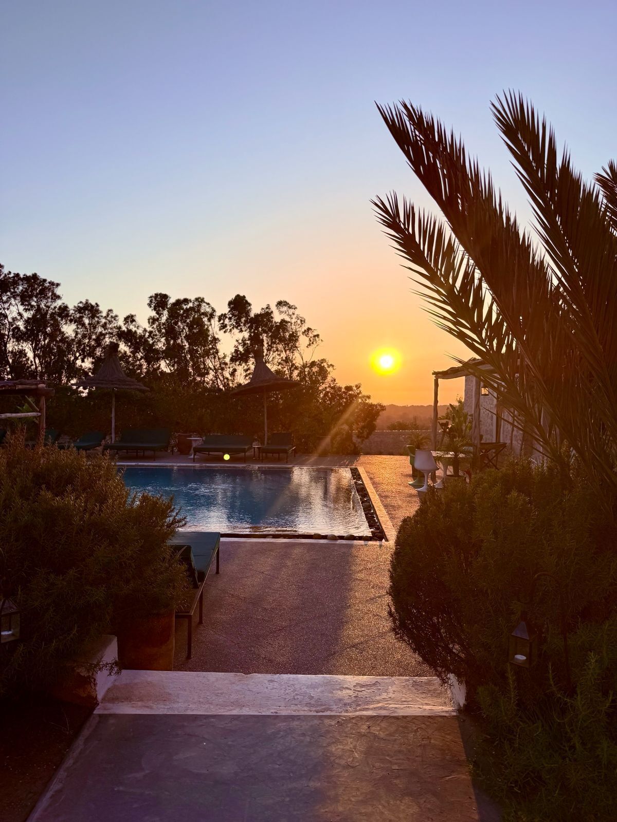 Piscina exterior, da(s) 9:00 à(s) 19:00, guarda-sóis, espreguiçadeiras 