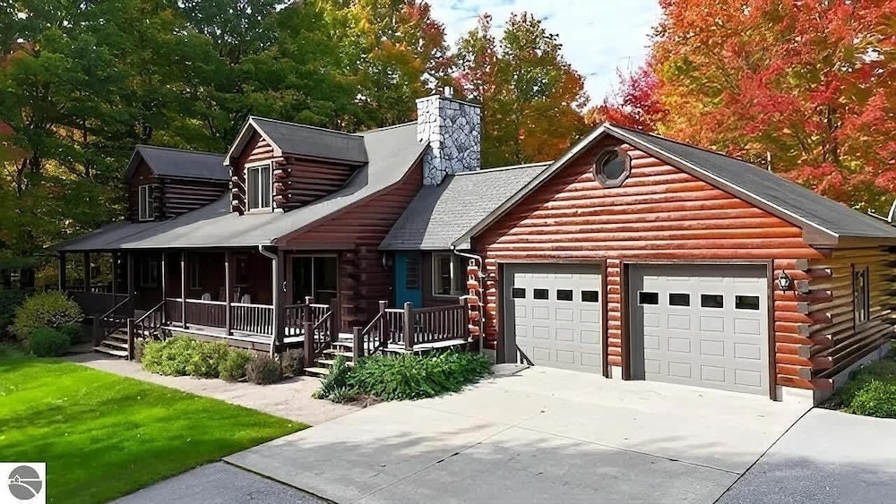 5BR Renovated Log Home Next to TC Horse Show! Reviews, Deals & Photos ...
