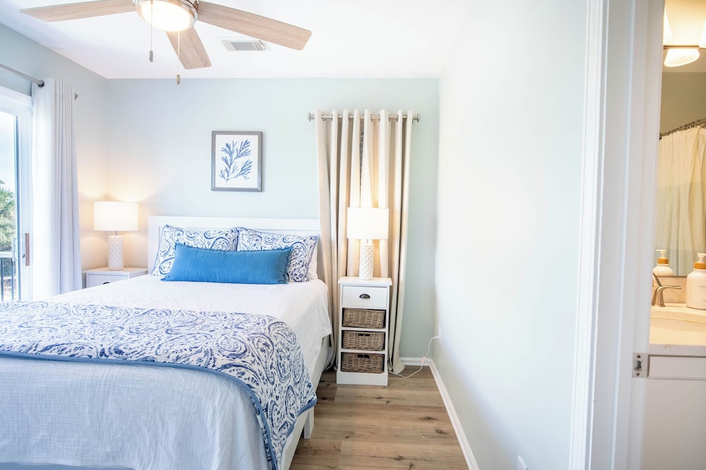 Heated Private Pool , Backyard is BEACH, Game Room, Beach Gear Included ...