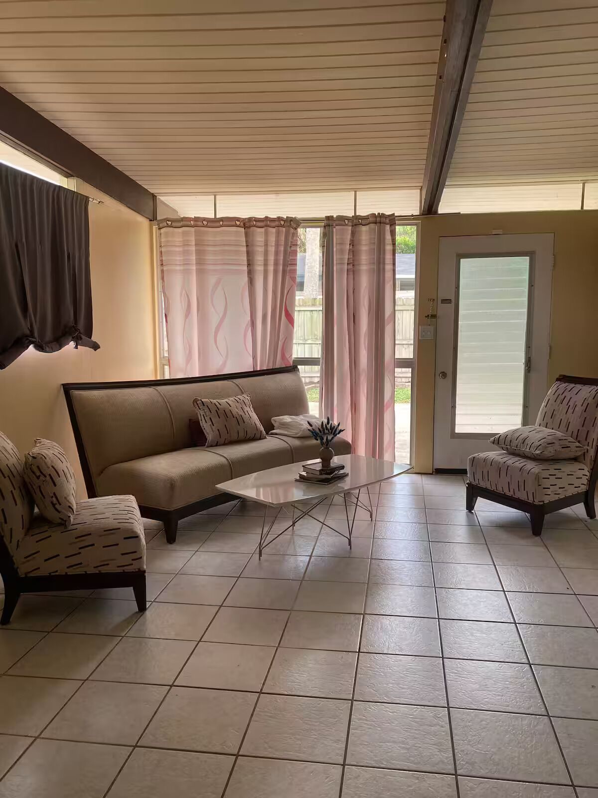 Mid Century Modern, 4b/2b Wifi & Pets & Kids, Perfect Short & Mid Term Rental - Harlingen, TX