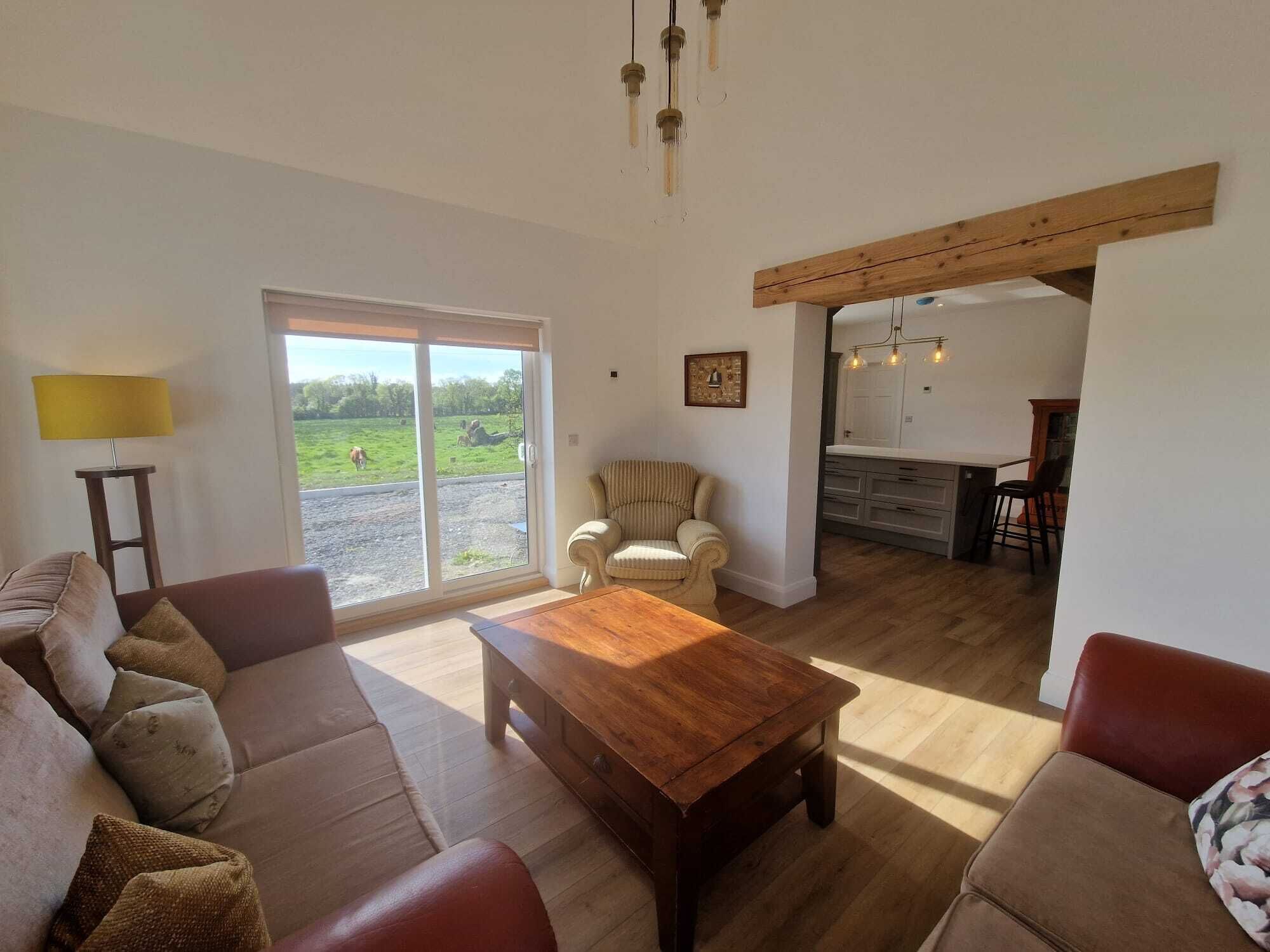 Luxurious 4-bedroom House Perfect For Relaxing Stays In Cong - Mayo