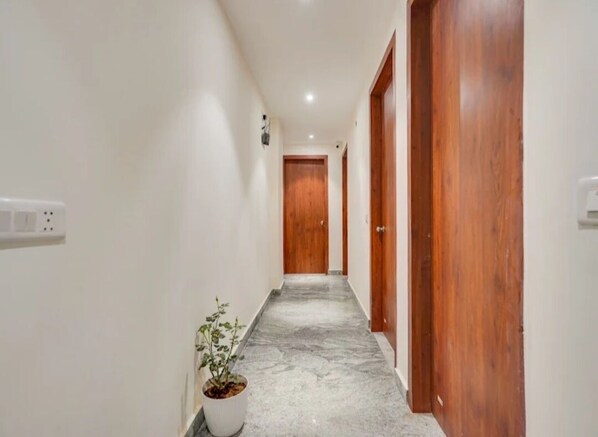 Quarto Duplo Deluxe, Vista para a cidade | Sala de estar | Televisor LED de 42 polegadas com canais digitais 