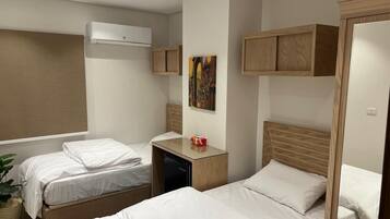 Frigobar, escrivaninha, Wi-Fi de cortesia, roupa de cama