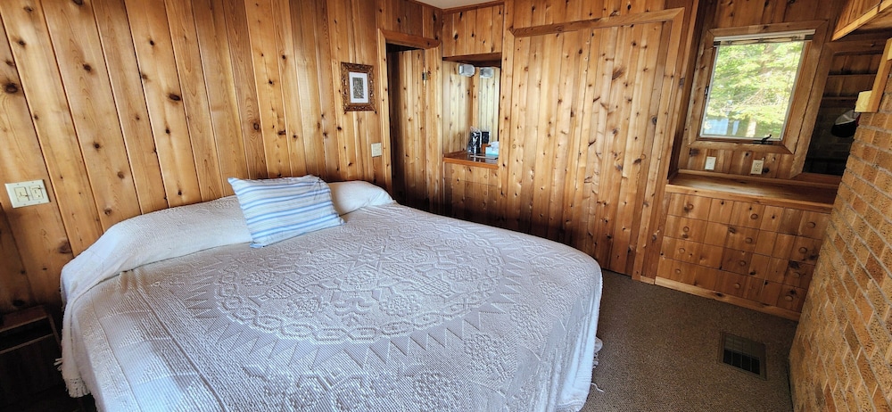 Clean, comfortable, casual cottage just steps from your own Lake ...