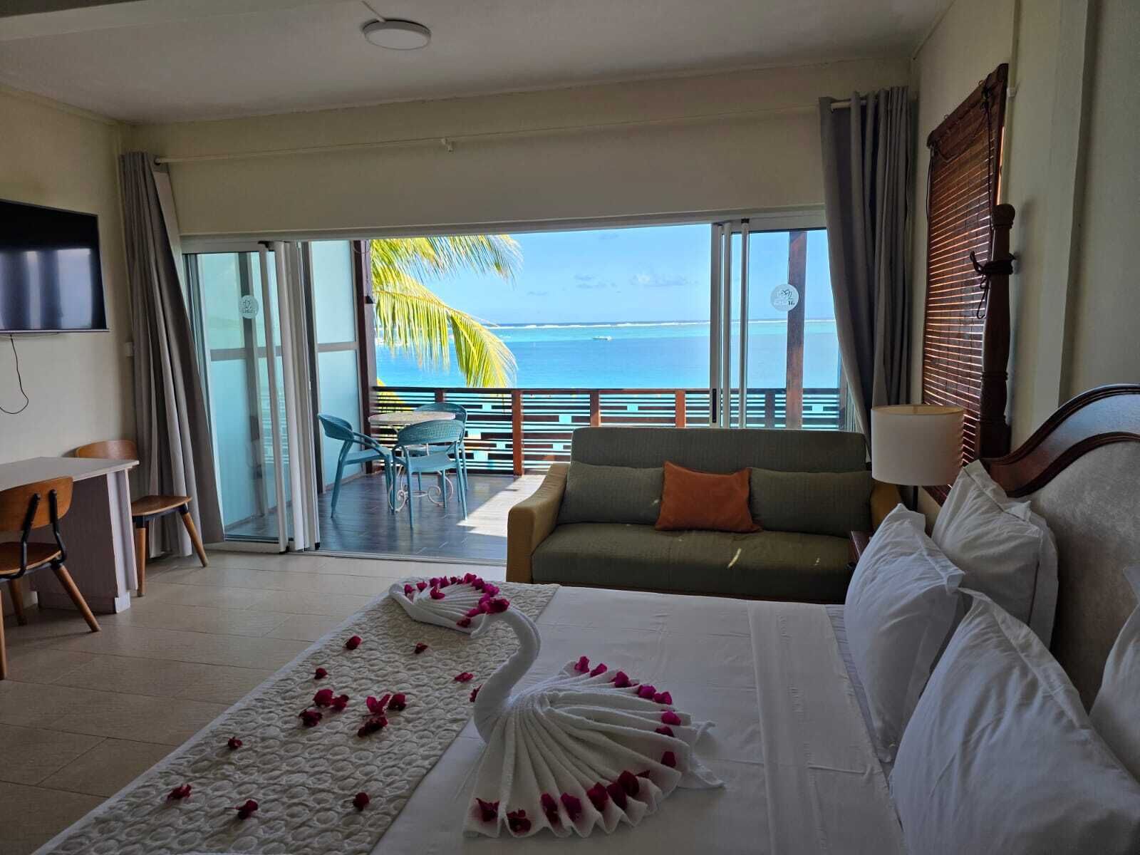 Quarto Triplo Deluxe, varanda, vista para o mar | Cofre no quarto, cortinas/cortinados opacos, Wi-fi grátis 