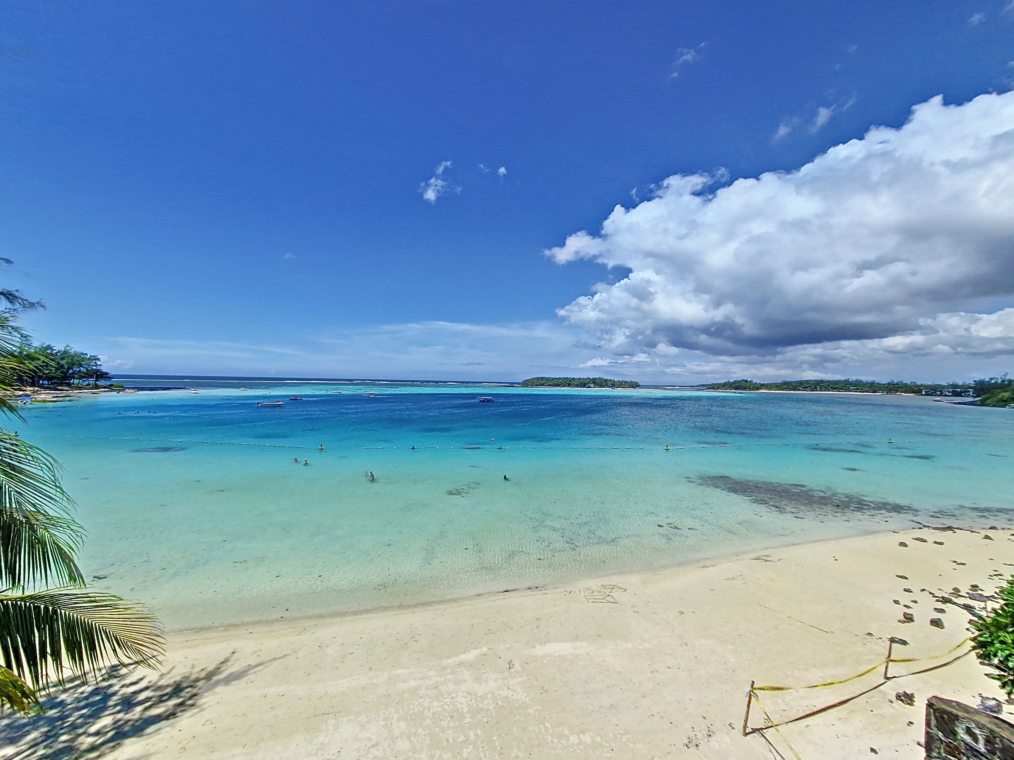 Apartamento Deluxe, varanda, vista para o mar | Comodidade do quarto