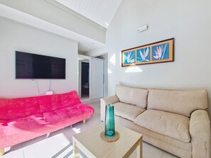 Apartamento Comfort, varanda, vista para o mar | Sala de estar