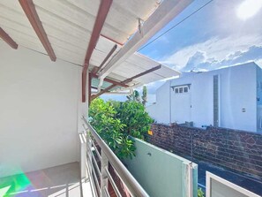 Apartamento Comfort, varanda, vista para o mar | Terraço/pátio interior