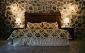 Quarto Duplo Deluxe | Secretária adequada para computadores portáteis, Wi-fi grátis 