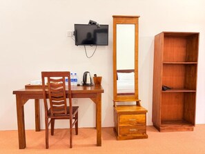 Secretária, secretária adequada para computadores portáteis