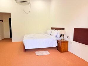 Secretária, secretária adequada para computadores portáteis