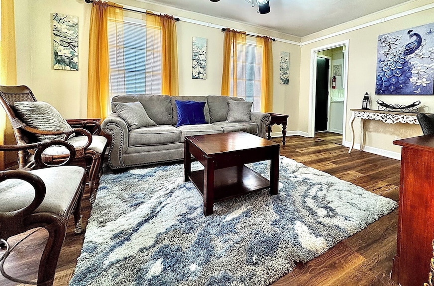 Your Home Away From Home Apt-garage & Fast Wifi - Lake Charles, LA