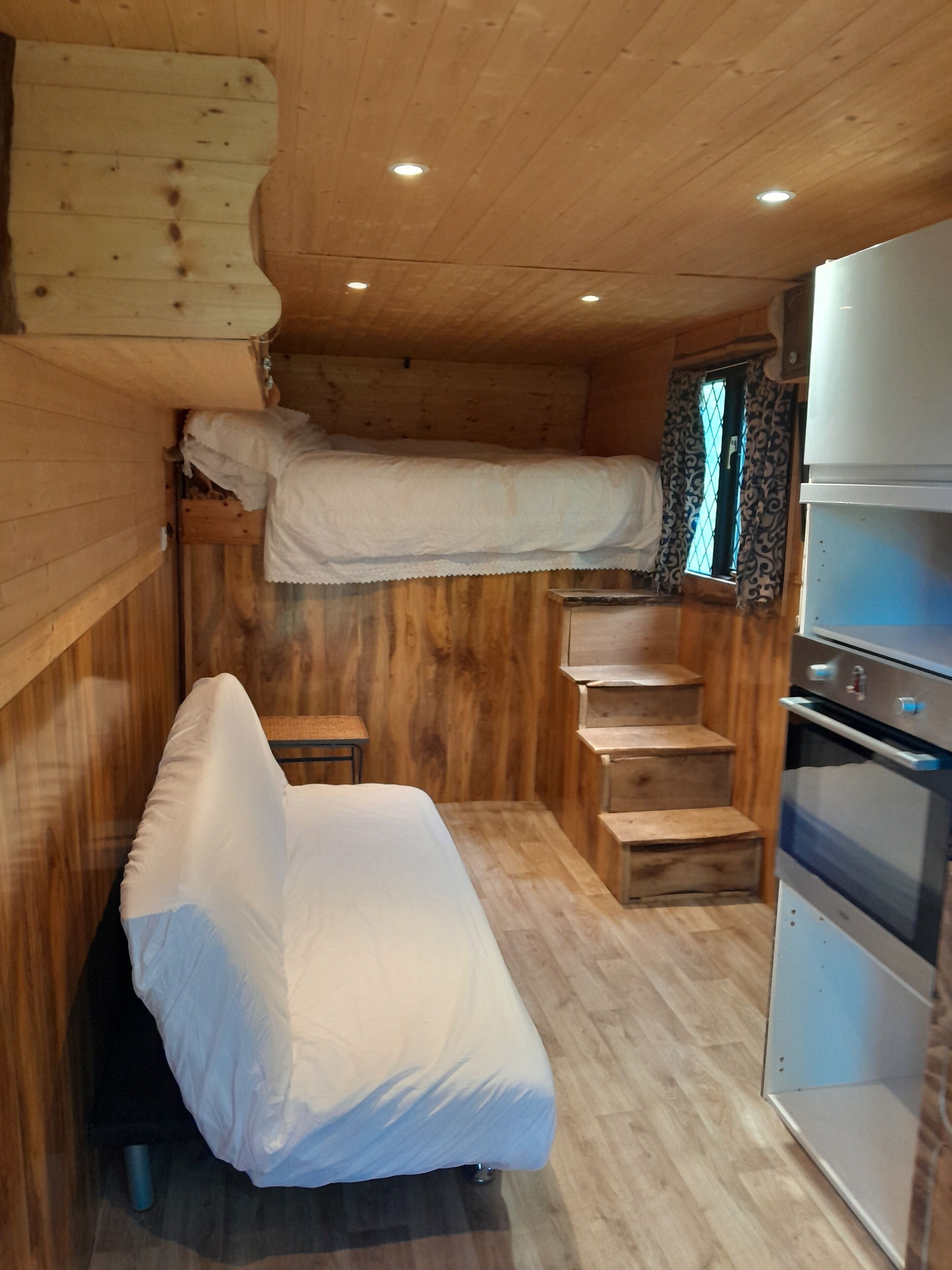 Sleep-in Beauty\n\nin The Quite Countryside Surrounded By Nature - West Sussex