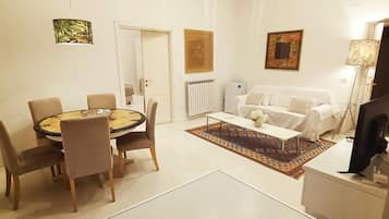 Suite Deluxe, varanda, Vista para a cidade | Sala de estar