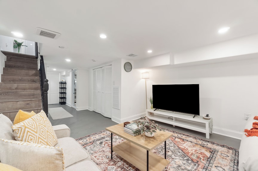 Ground Level/basement 1br/2queens Apartment W Central Ac + W/d & In-unit Laundry - Jersey