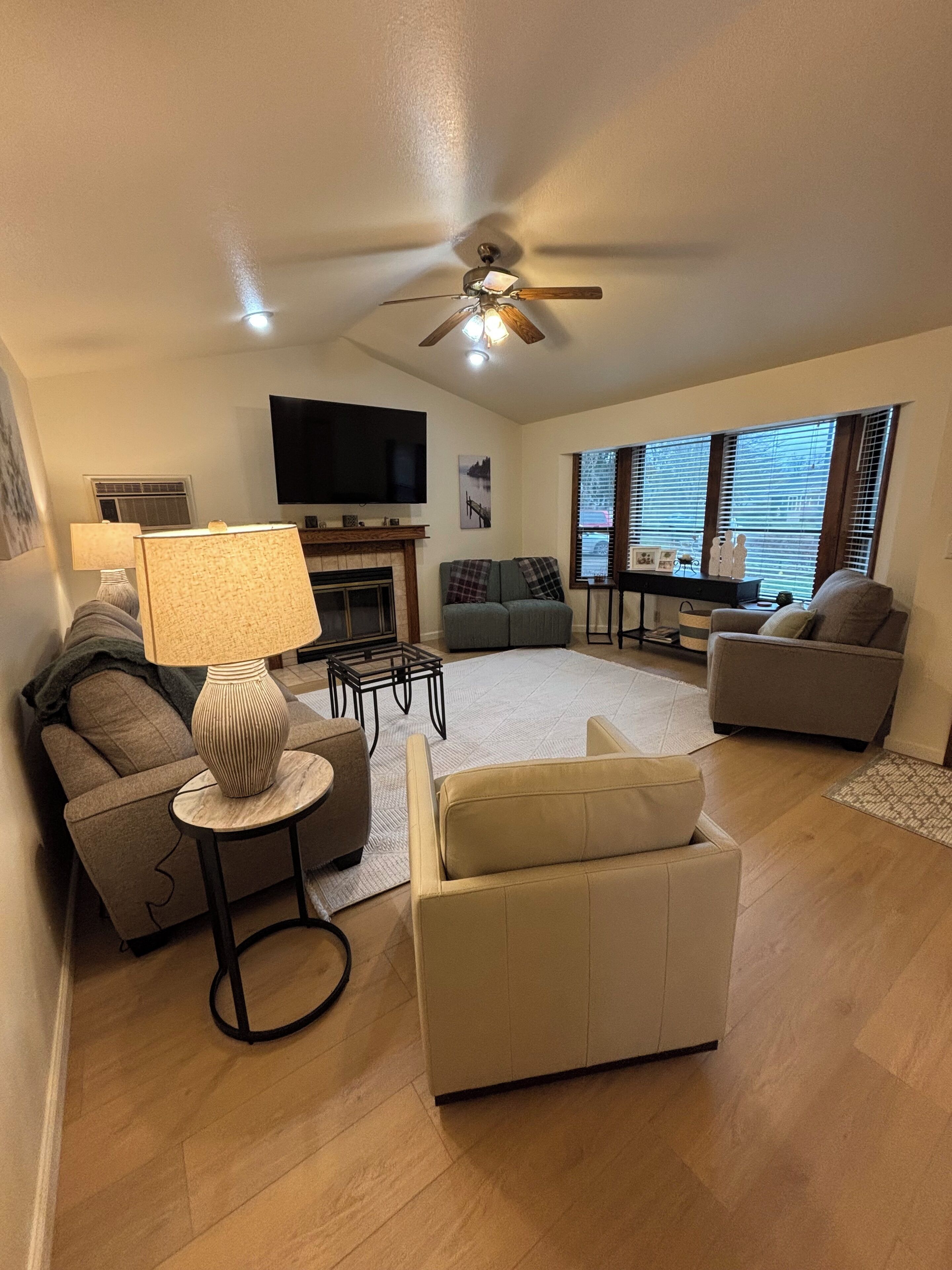 Cozy 3-bedroom House With Office Loft In Eugene Awaits You - Eugene