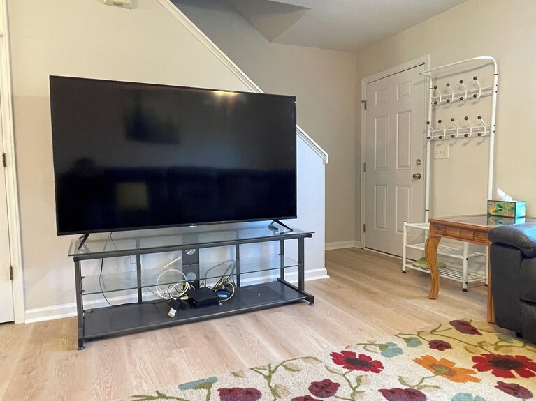 Tranquil 2-bedroom Townhome With Ac In Vibrant Raleigh - Raleigh, NC