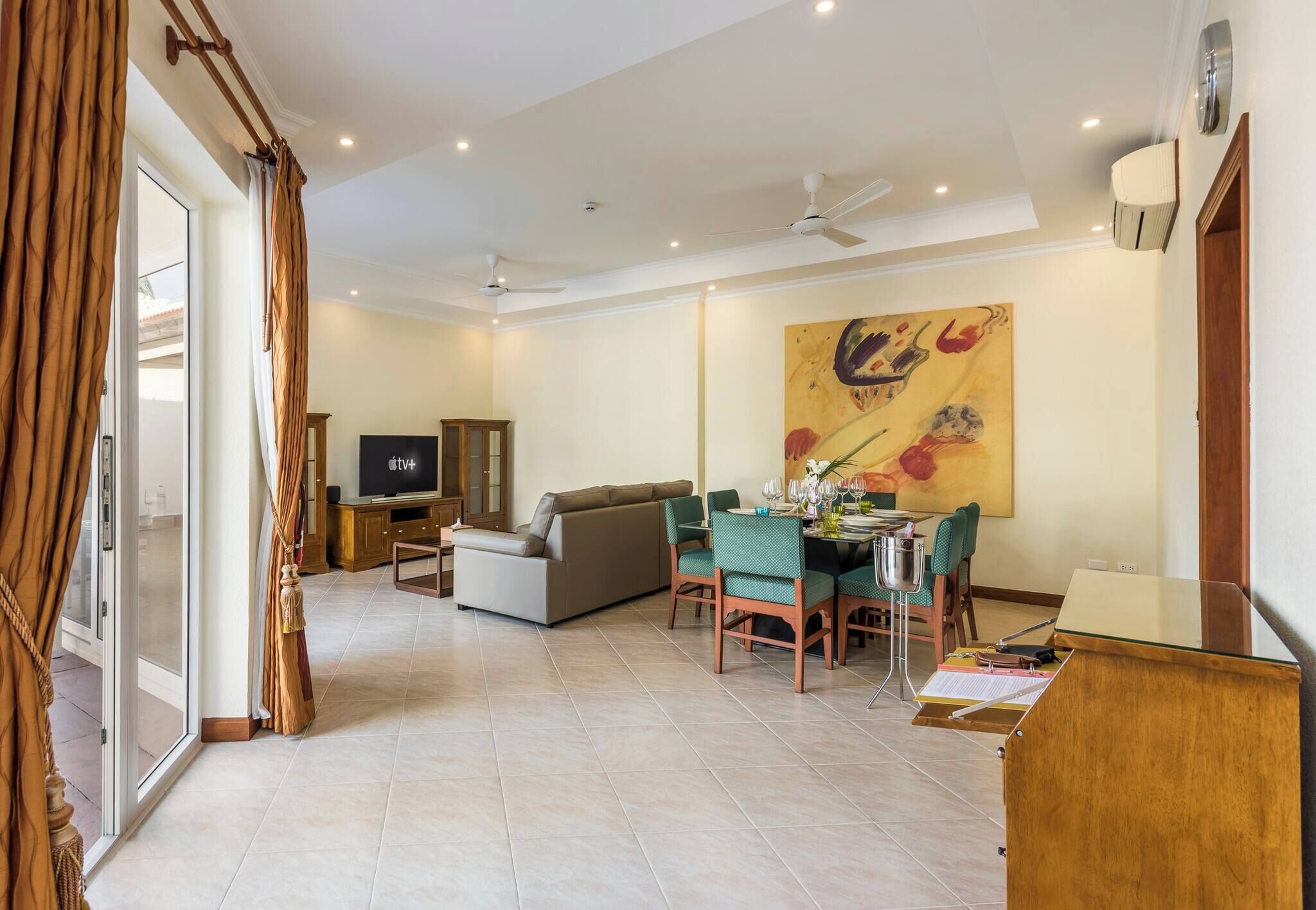 Vila, 3 quartos, para fumantes, piscina particular | Sala de estar