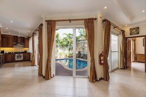 Vila, 3 quartos, para fumantes, piscina particular | Parte interna