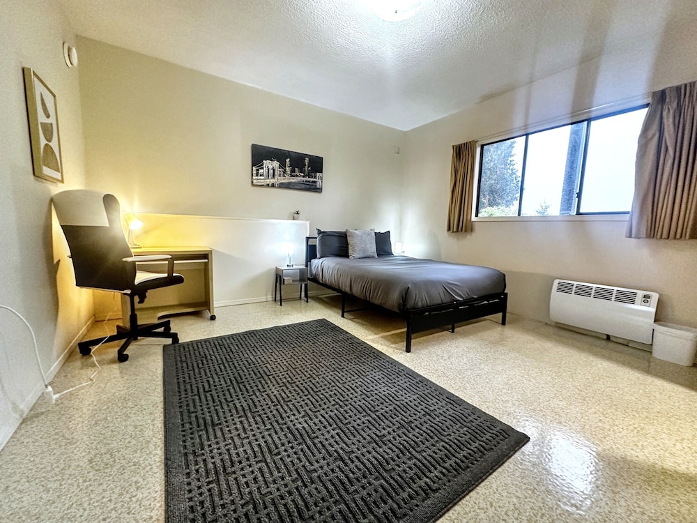 2BR Forrest Ground Level Suite in Colwood Home Reviews, Deals & Photos ...